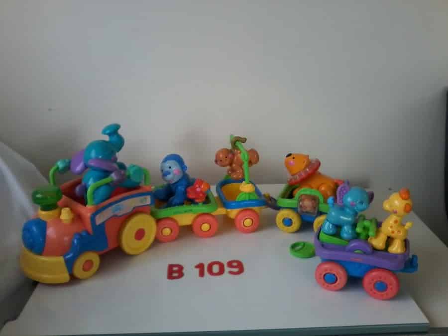 Amazing Animals Sing & Go Choo Choo